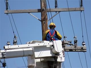 How to Improve Employee Experience for Field Service Workers